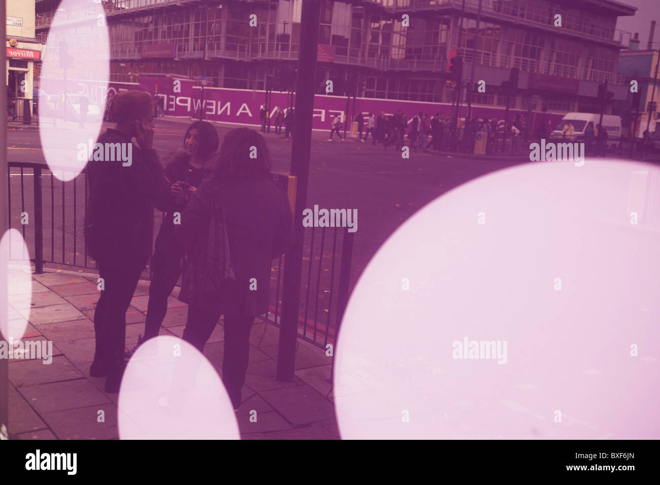 London street window reflection hi-res stock photography and images - Alamy