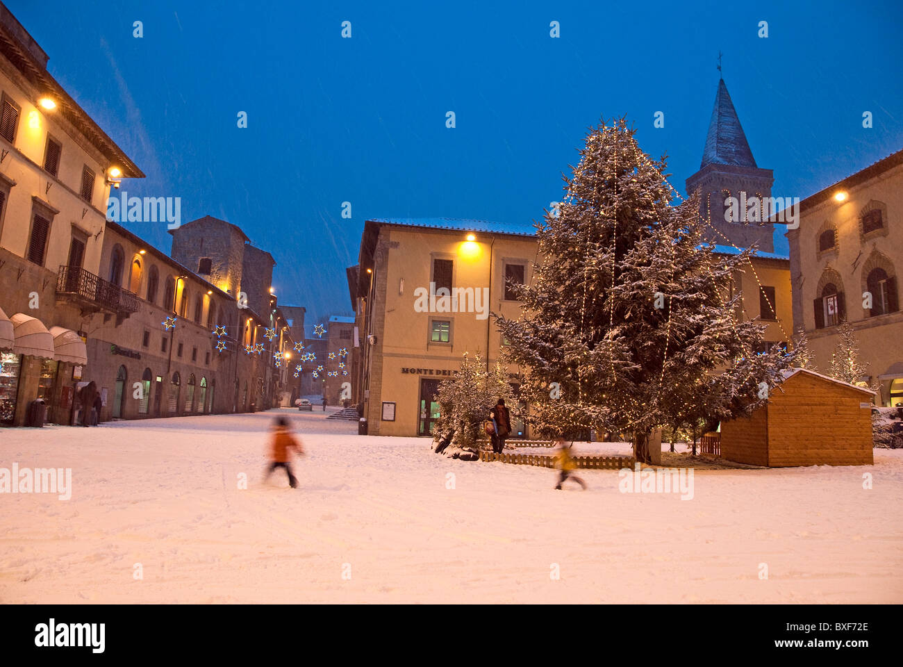 Tuscan town of Sansepolcro in December snow Stock Photo - Alamy