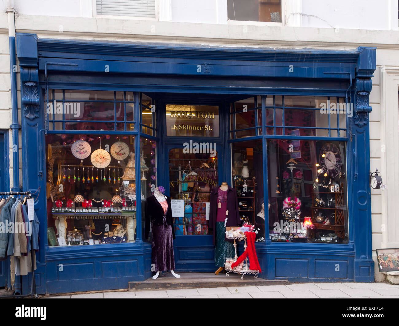 Curio shop hi-res stock photography and images - Alamy