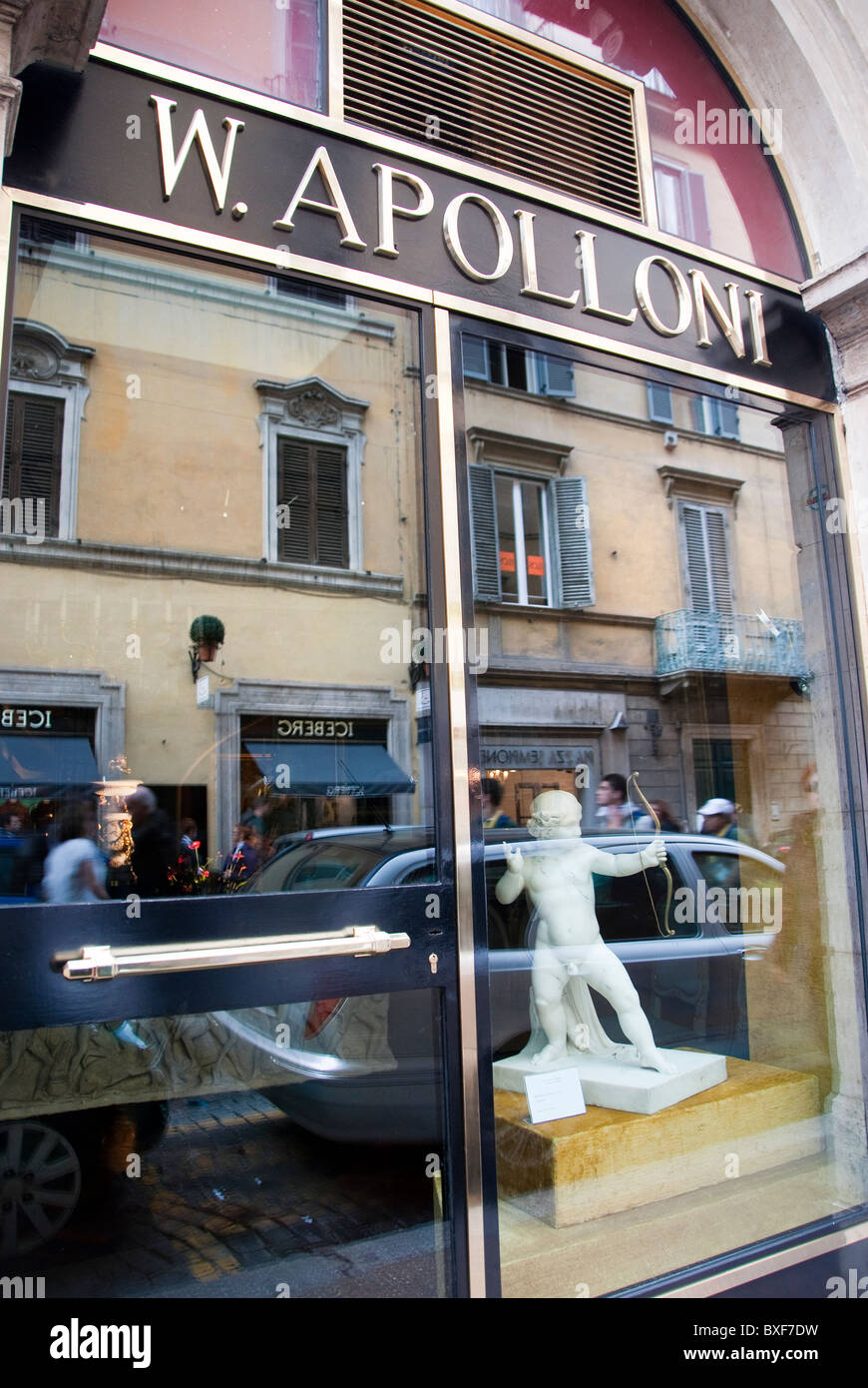 Marble statue of cupid hi-res stock photography and images - Alamy