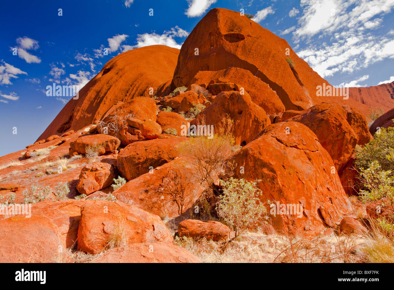 Brilliant orange red rocks at Uluru (Ayers Rock), Uluru-Kata Tjuta ...