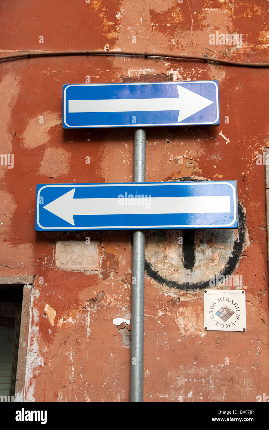 Know direction hi-res stock photography and images - Alamy