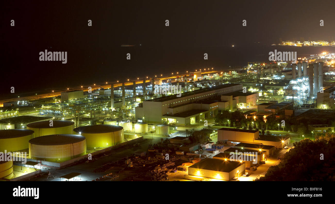 Industrial complex at night hi-res stock photography and images - Alamy