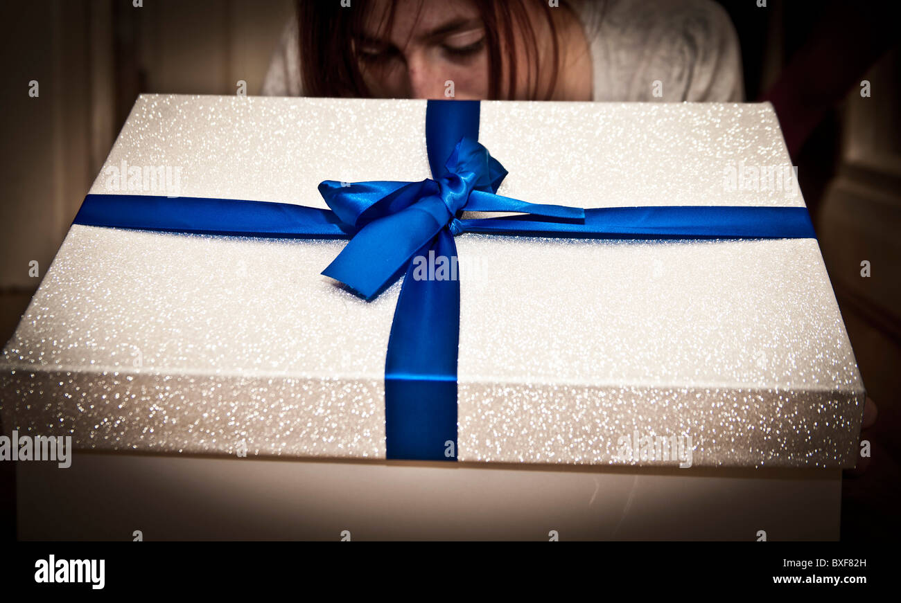 Teenager with large christmas gift hi-res stock photography and images ...