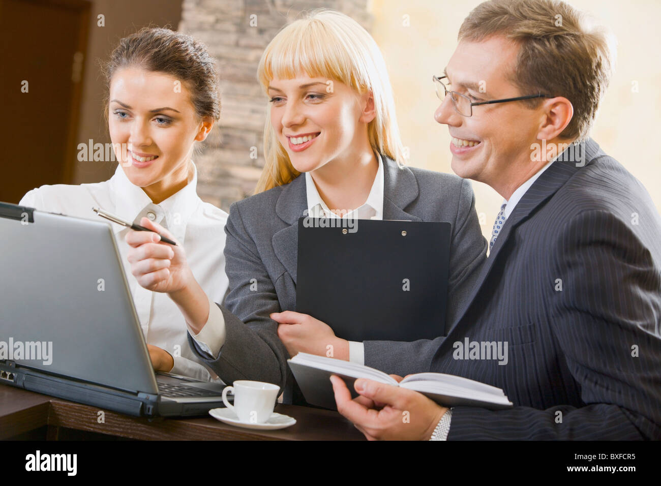 Creative team friends talking hi-res stock photography and images - Alamy