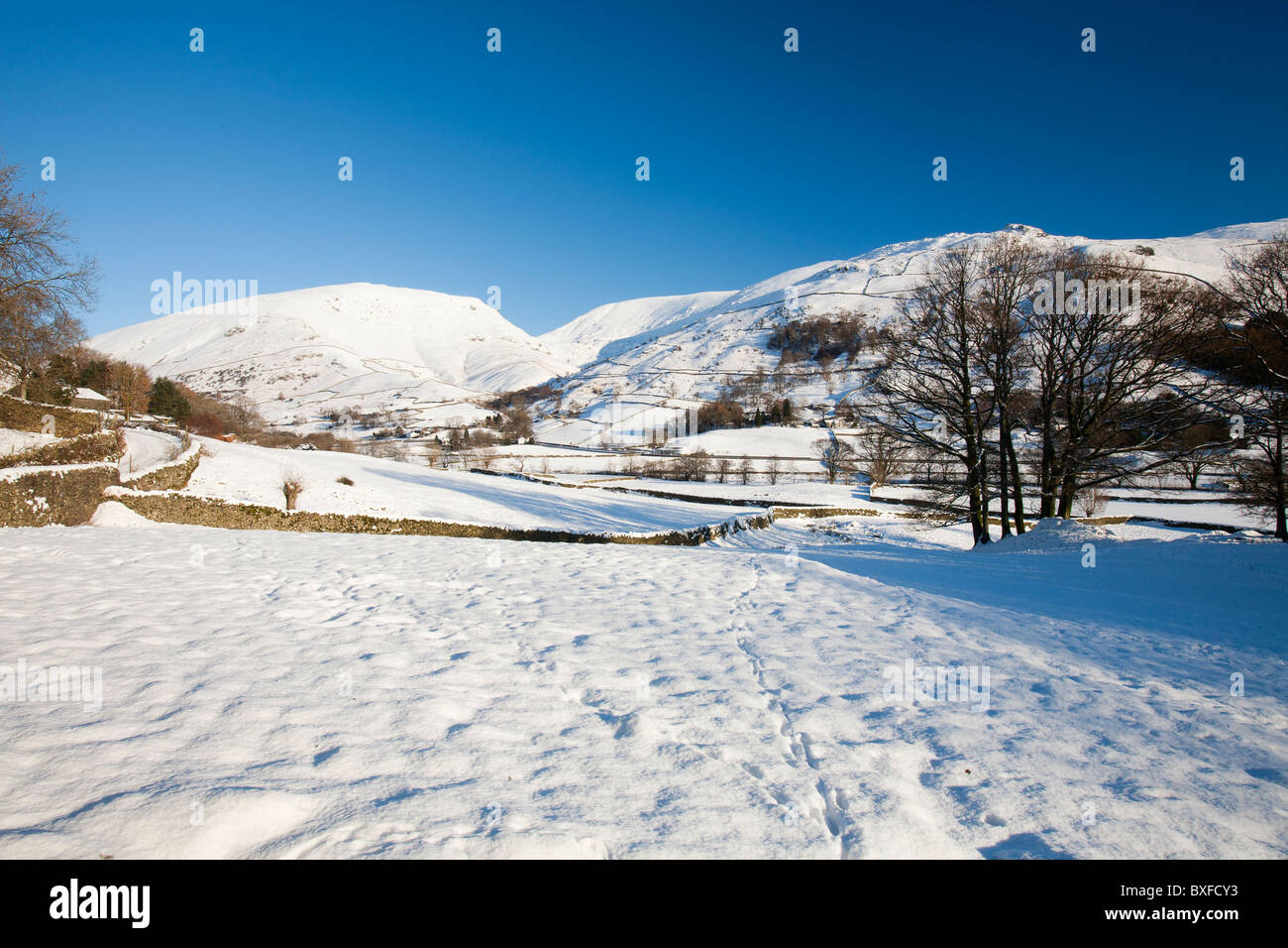 Snow december 2010 uk heavy hi-res stock photography and images - Alamy