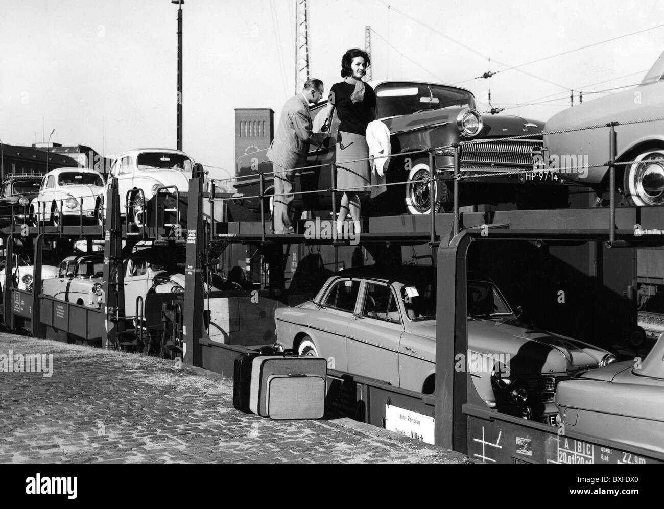 Railway Station 1950s Stock Photos & Railway Station 1950s Stock Images ...