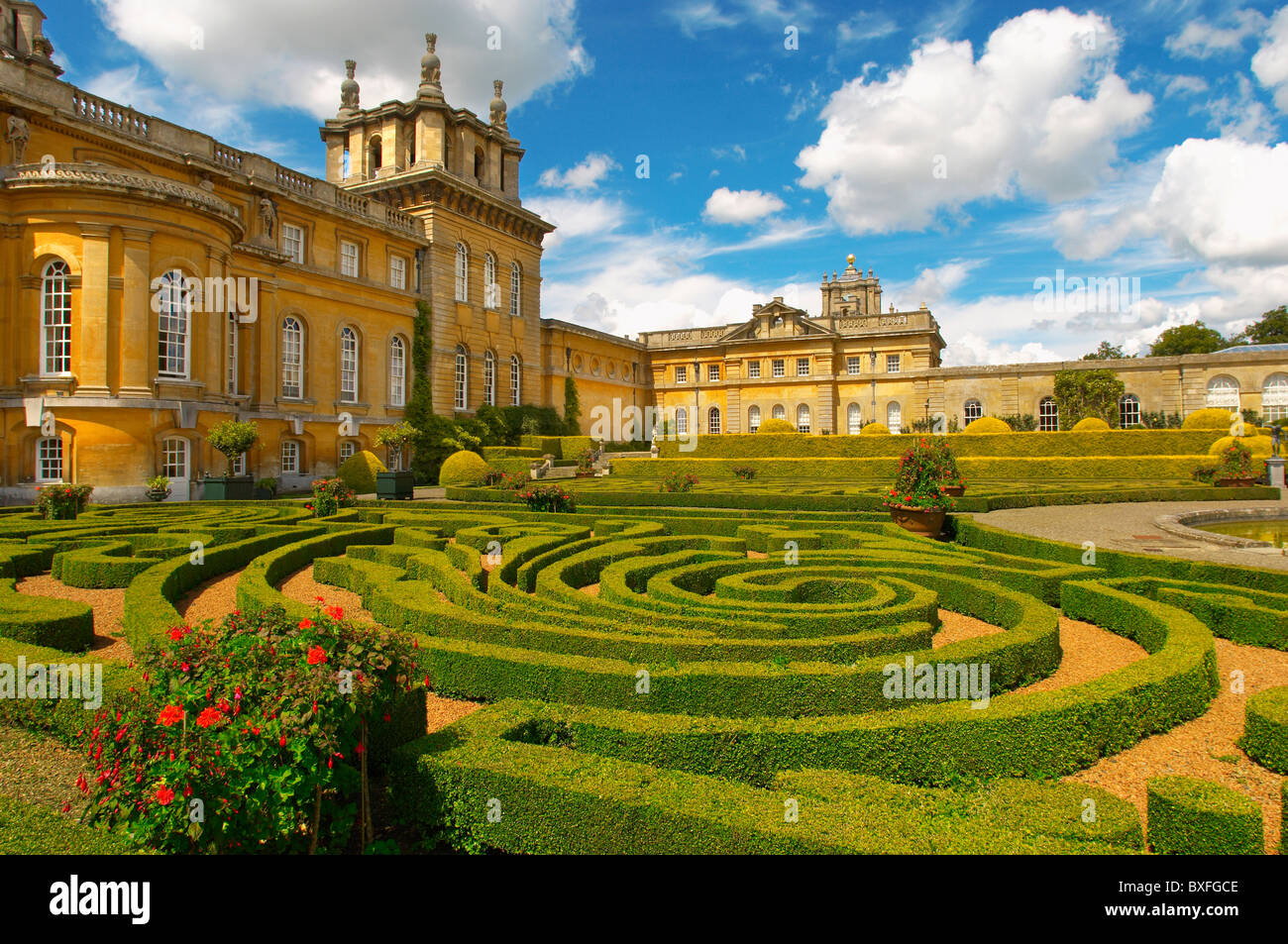 Blenheim Palace Italian Garden with geometric hedge designs- England ...