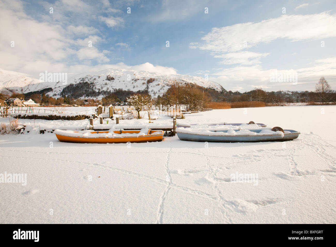 Ice locked boats hi-res stock photography and images - Alamy