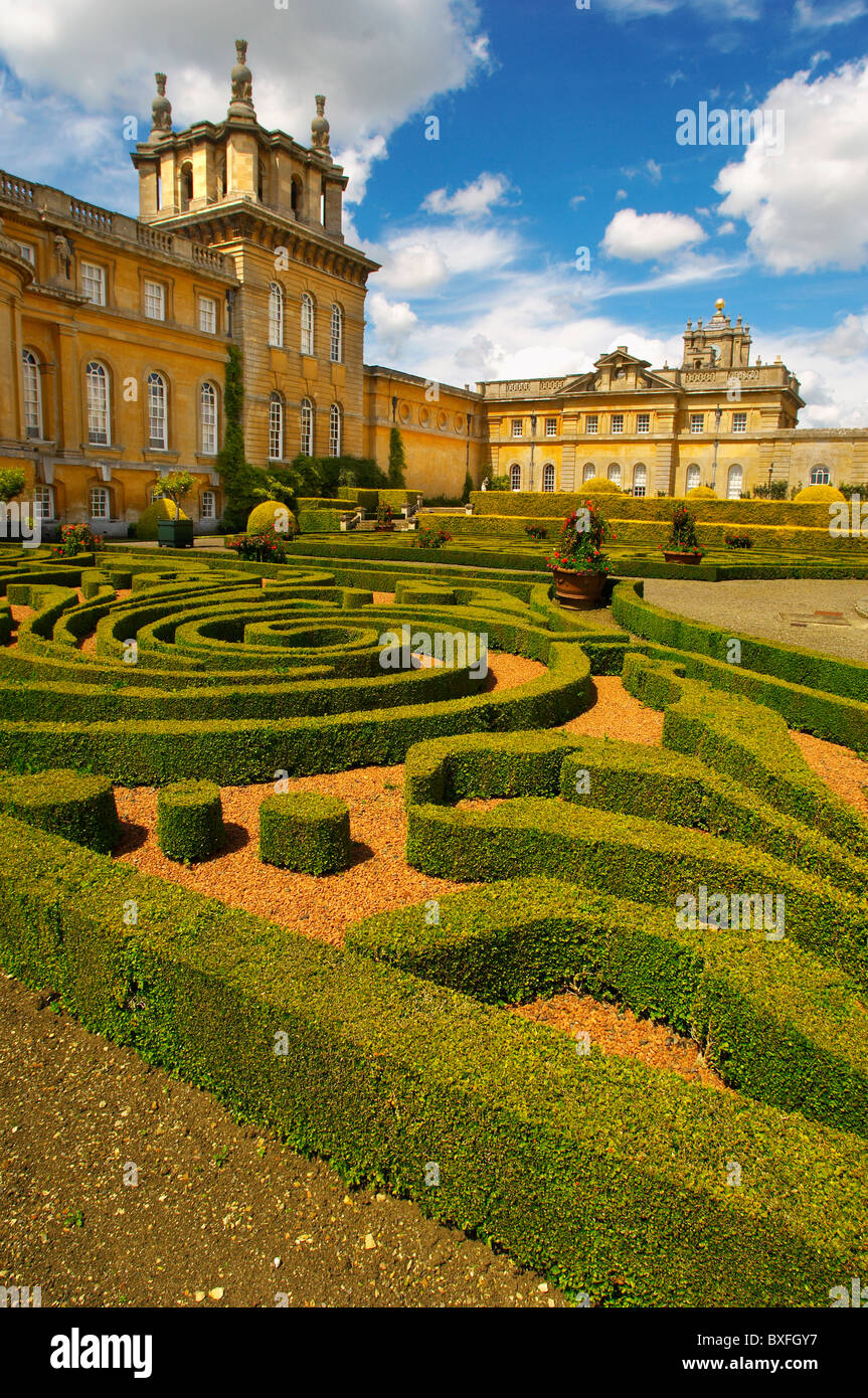 Formal italian garden hi-res stock photography and images - Alamy