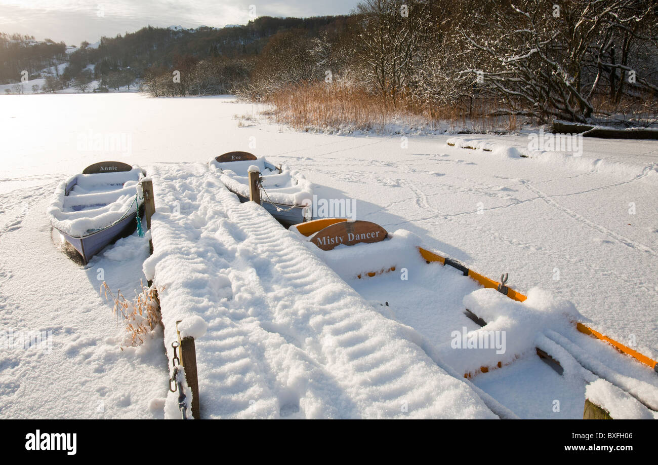 Ice locked boats hi-res stock photography and images - Alamy