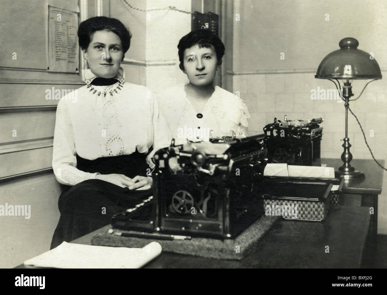 Historical women typing hi-res stock photography and images - Alamy