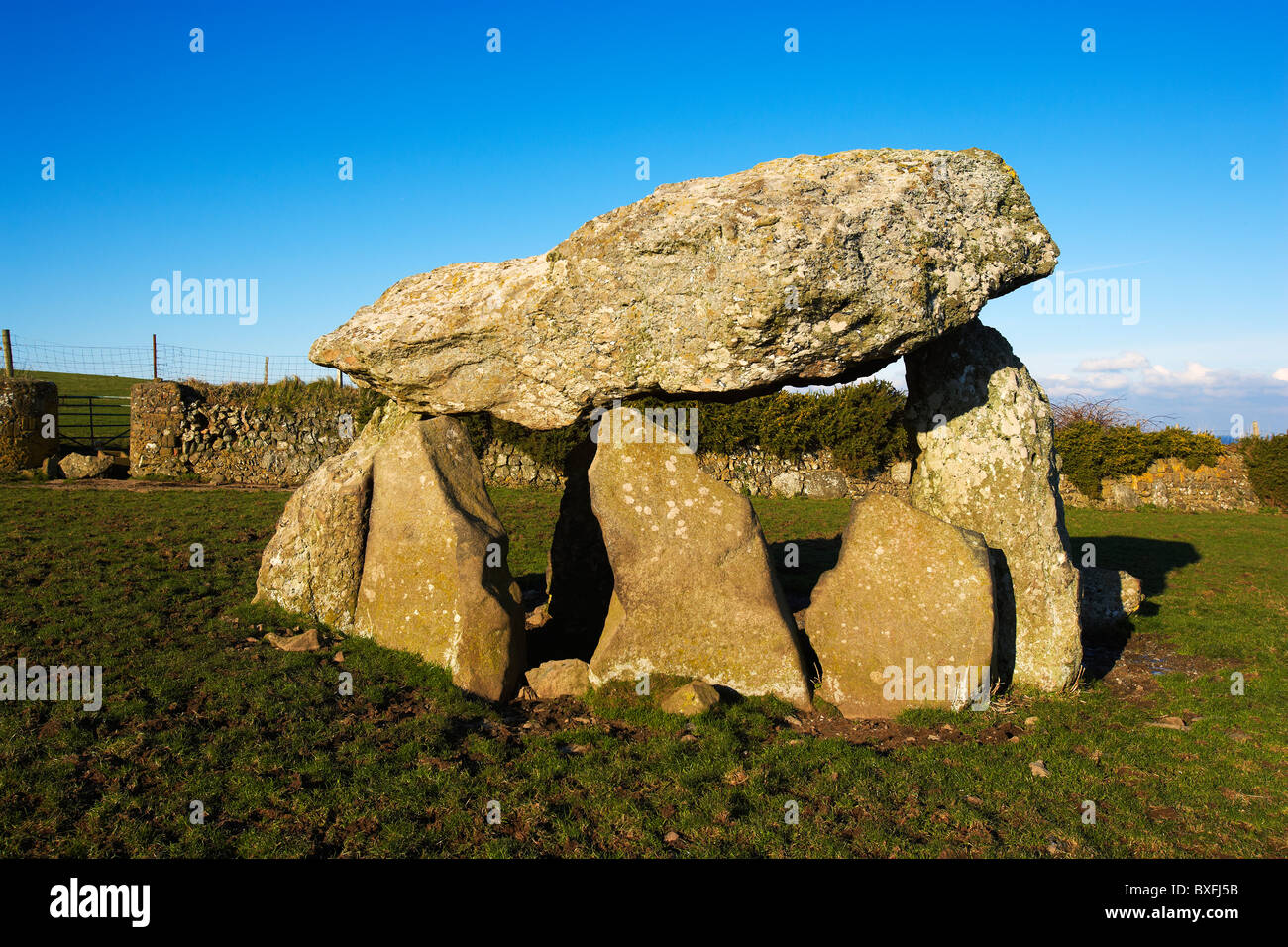 Neolithic burial chamber hi-res stock photography and images - Alamy