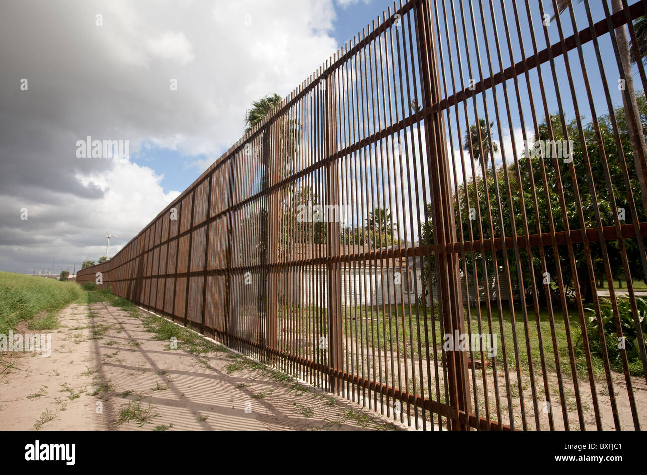 Steel Border Wall at Ebony Heritage blog