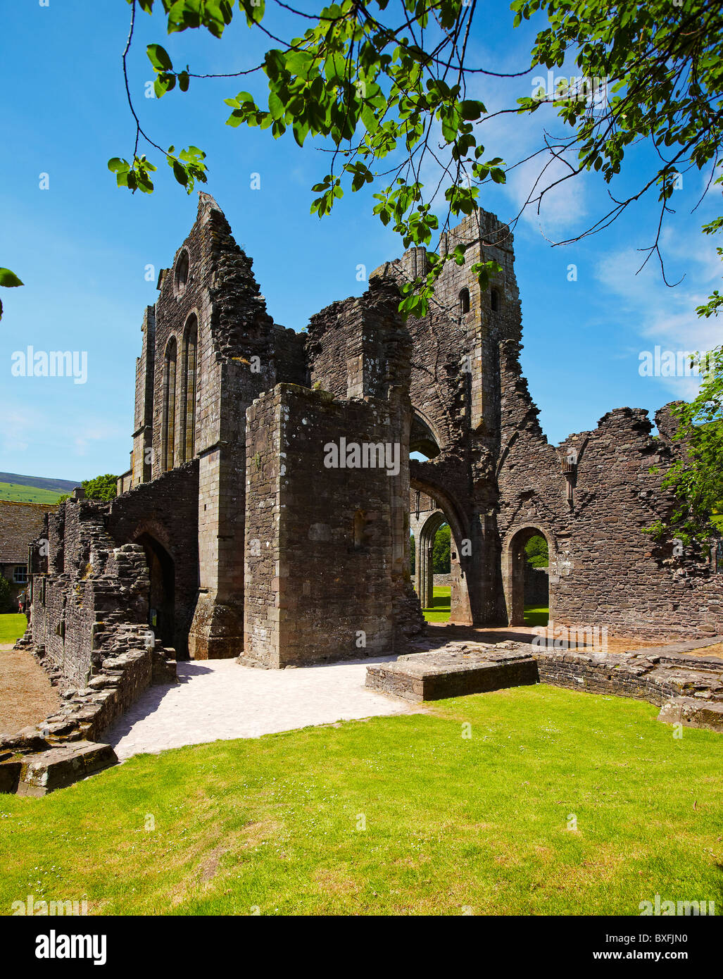 Llanthony priory hi-res stock photography and images - Alamy