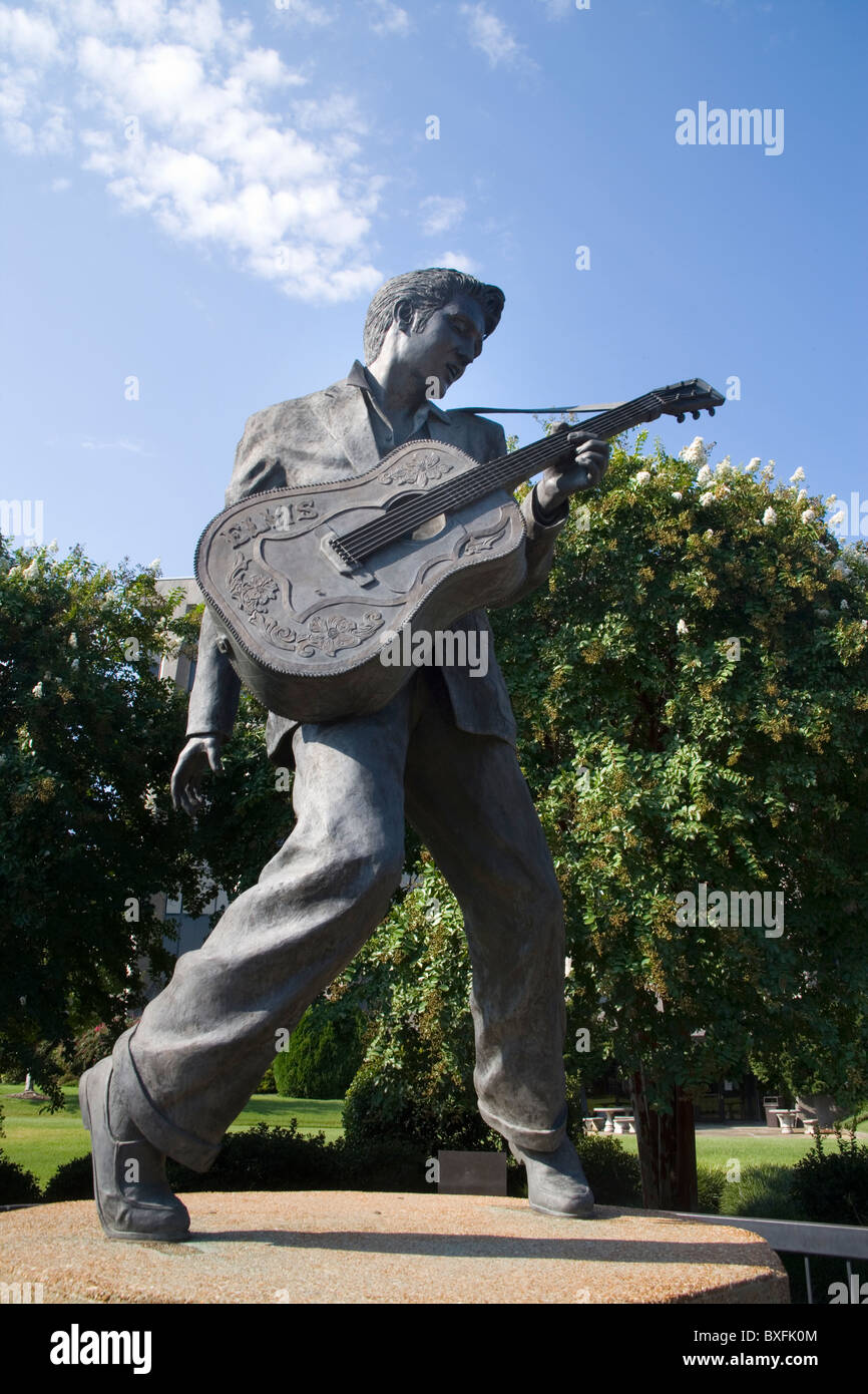 Elvis presley statue memphis tennessee hi-res stock photography and ...