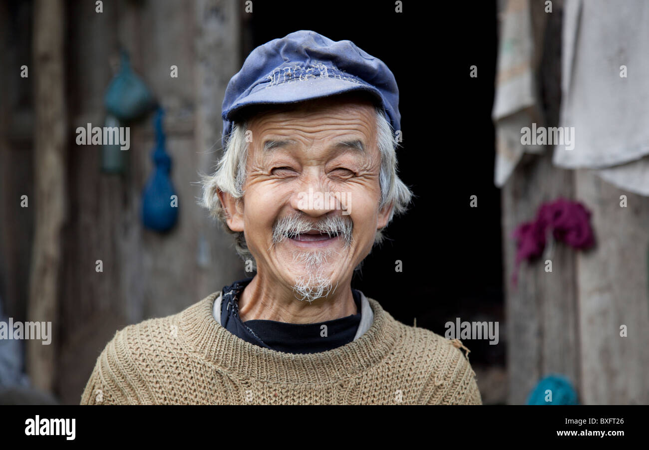 Old chinese man hi-res stock photography and images - Alamy