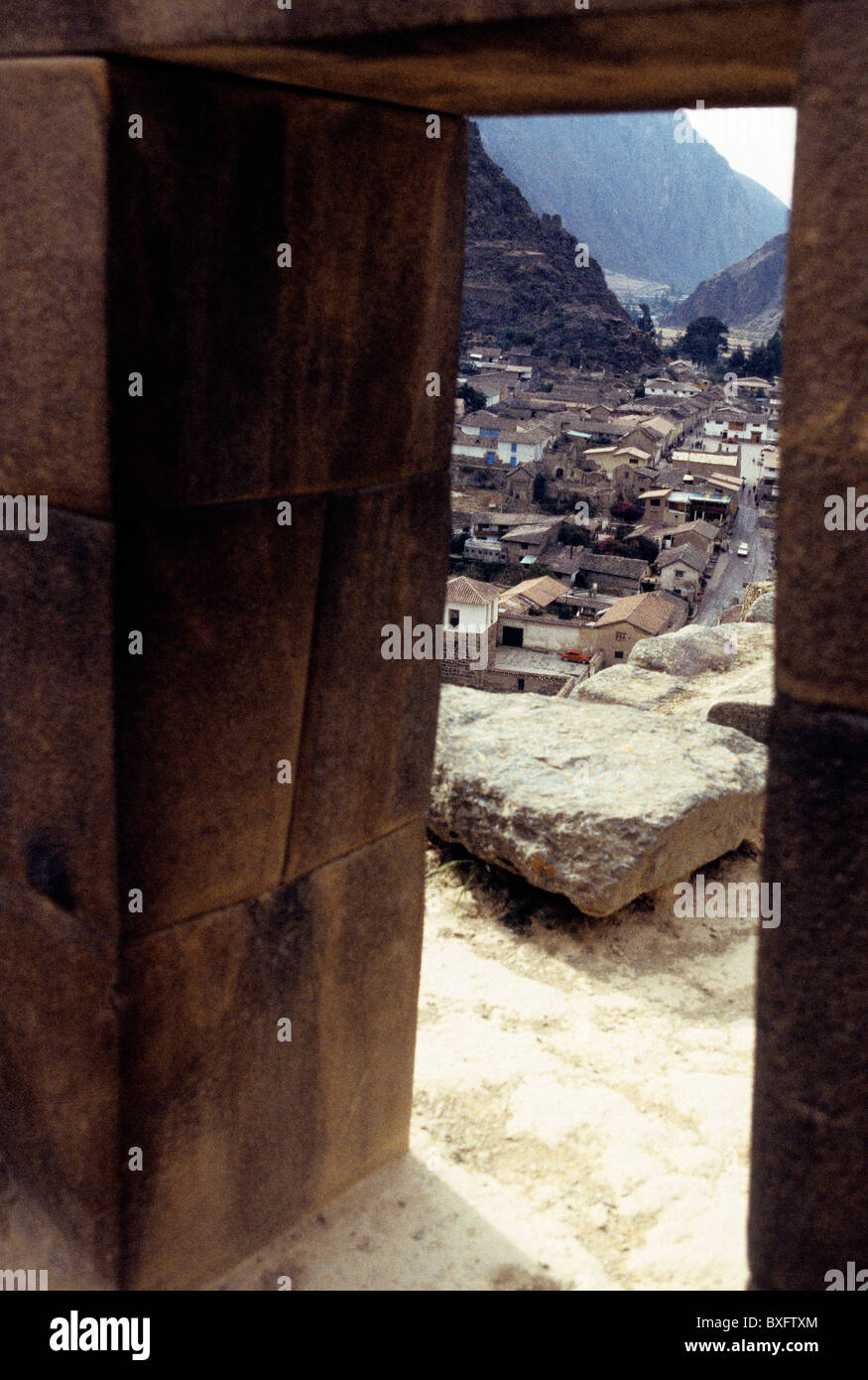 Trapezoidal Incan doorway in the ruined fortress of Ollantaytambo ...
