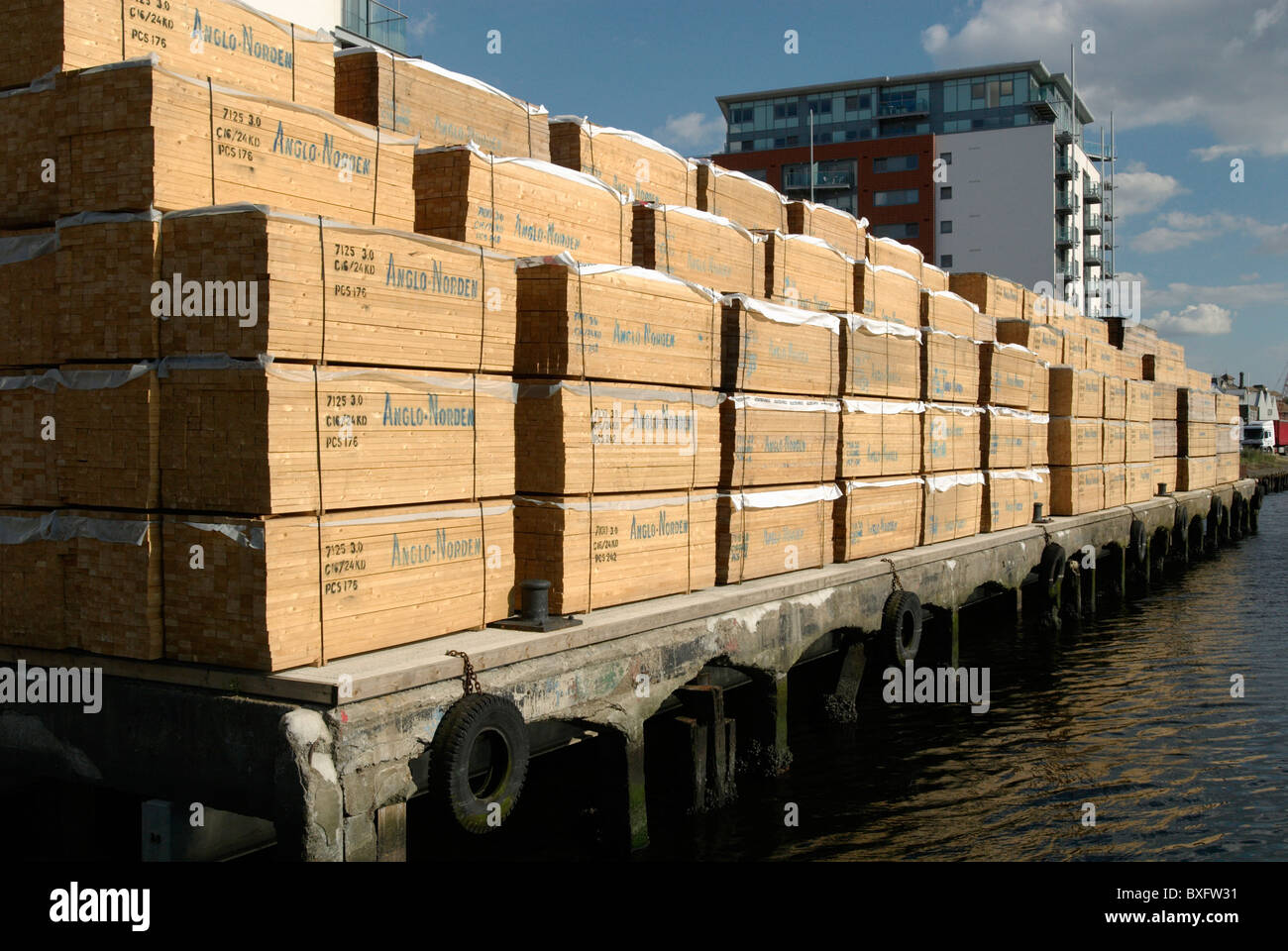 Dock facilities hi-res stock photography and images - Alamy
