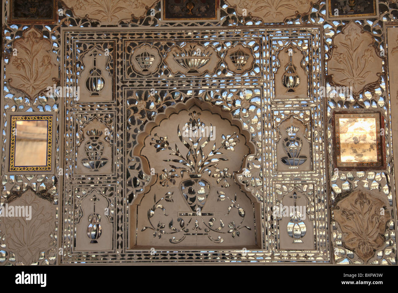 Mirror palace hi-res stock photography and images - Alamy