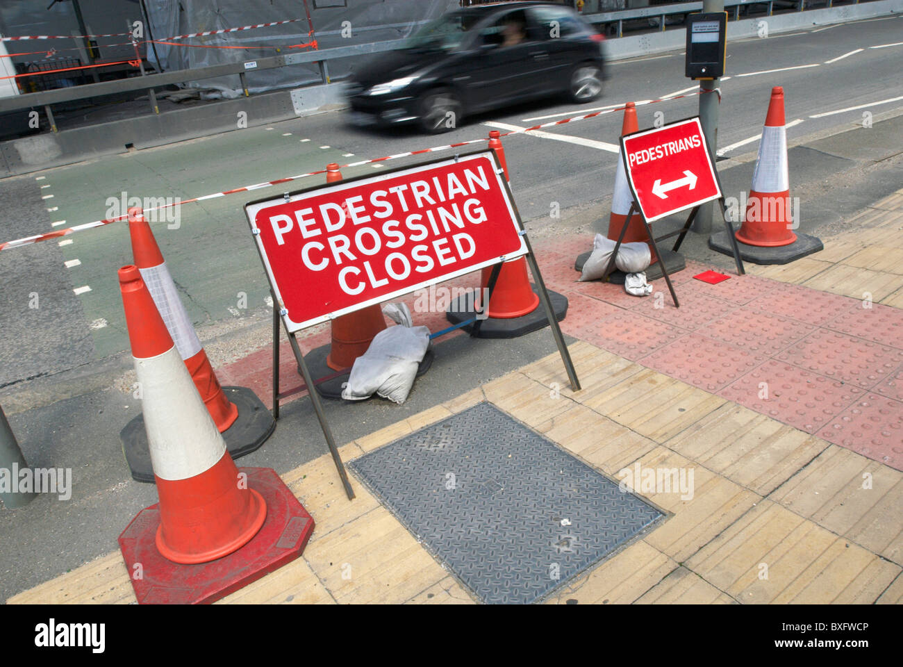 Pedestrain crossing sign hi-res stock photography and images - Alamy