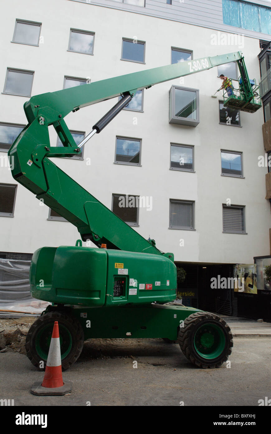 Green cherry picker hi-res stock photography and images - Alamy