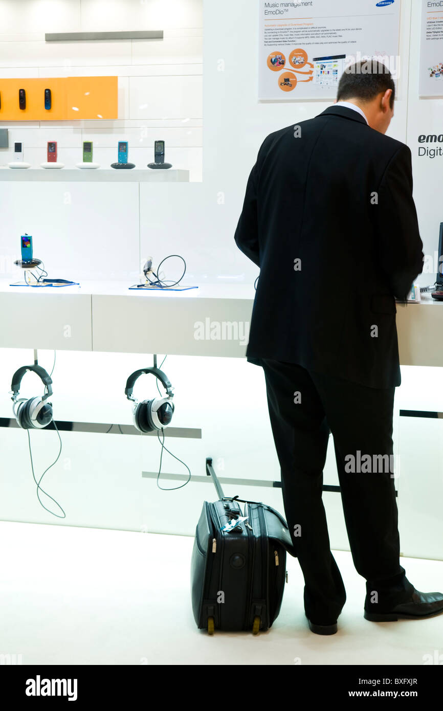 Showcase electronics hi-res stock photography and images - Alamy