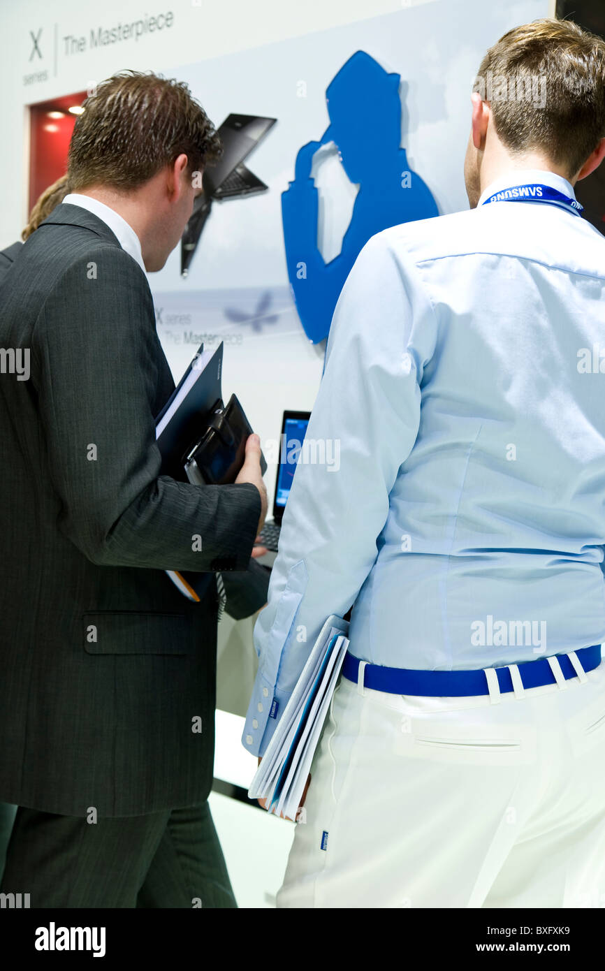 Exhibition man talking hi-res stock photography and images - Alamy