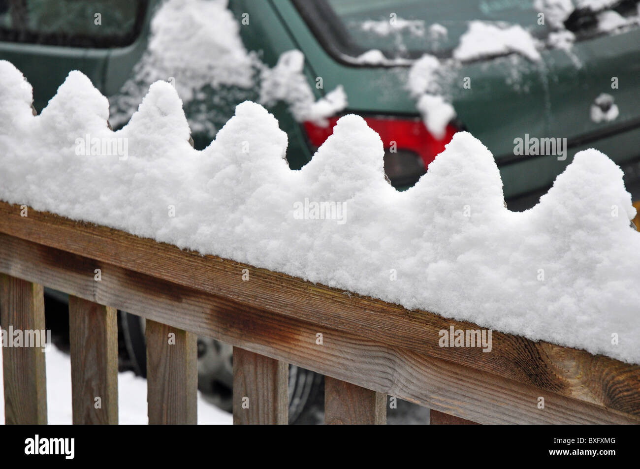 Ascot, Berkshire, England: snow on a garden fence Stock Photo - Alamy