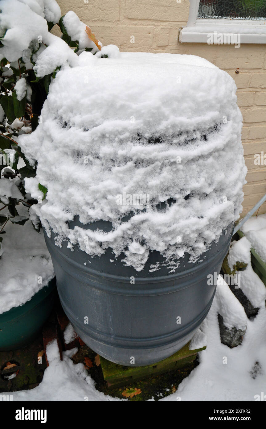 Ascot, Berkshire, England: snow on a water barrel Stock Photo - Alamy