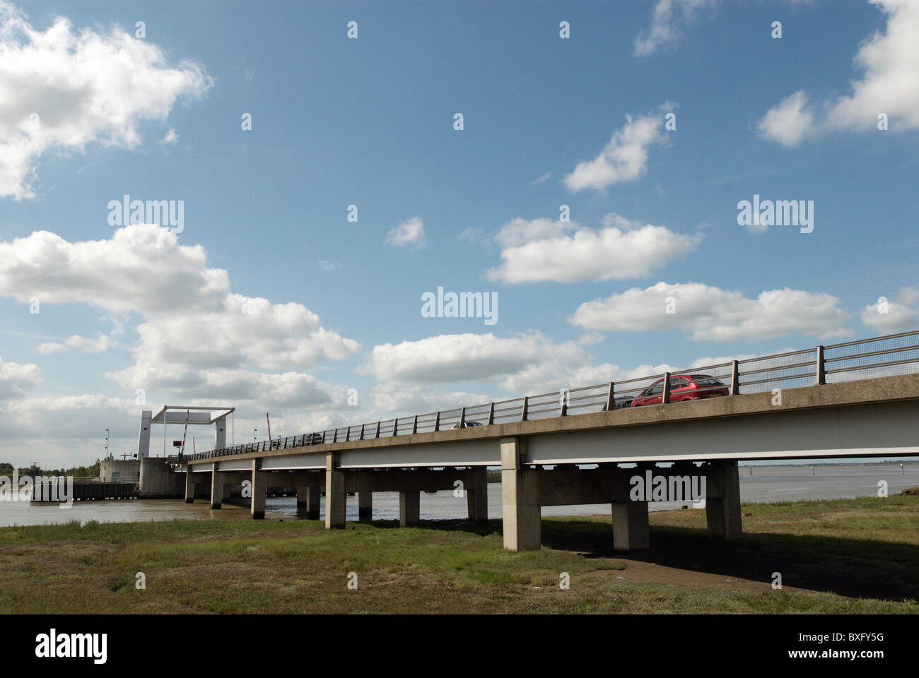Lifting bridge over water hi-res stock photography and images - Alamy