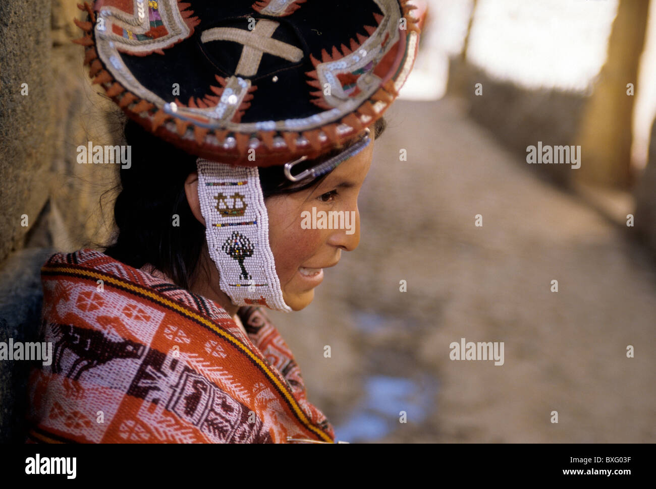 Traditionally dressed Quechua in the Incan village of Olltaytambo ...