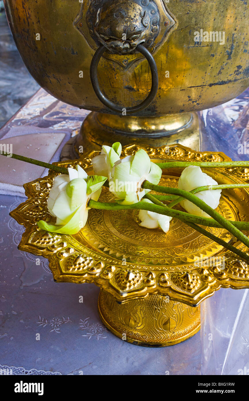 Flower offerings at temple hi-res stock photography and images - Alamy
