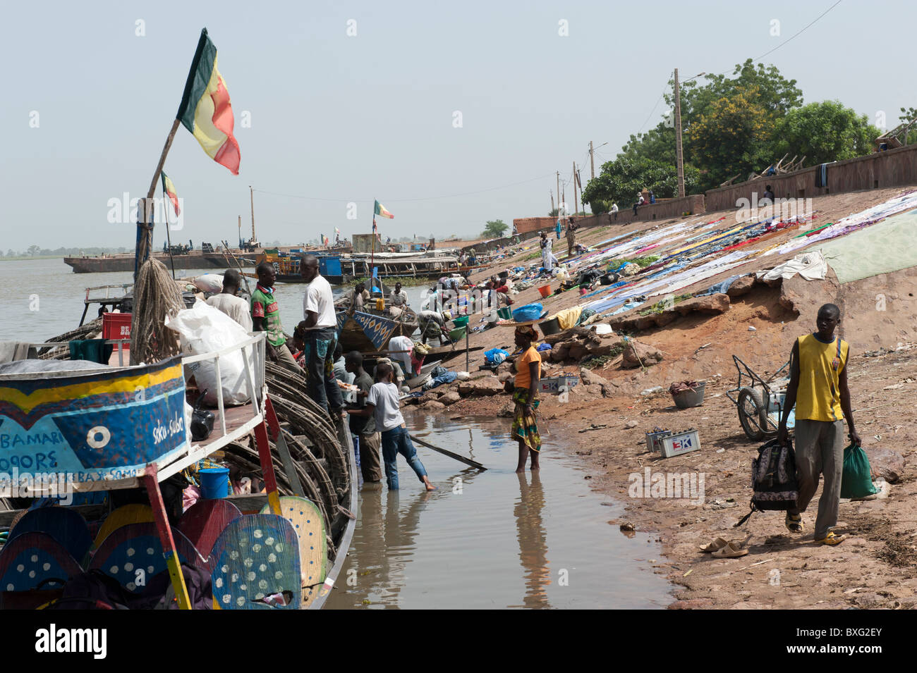 Pinasses and pirogues in the port of Segou, Mali Stock Photo - Alamy