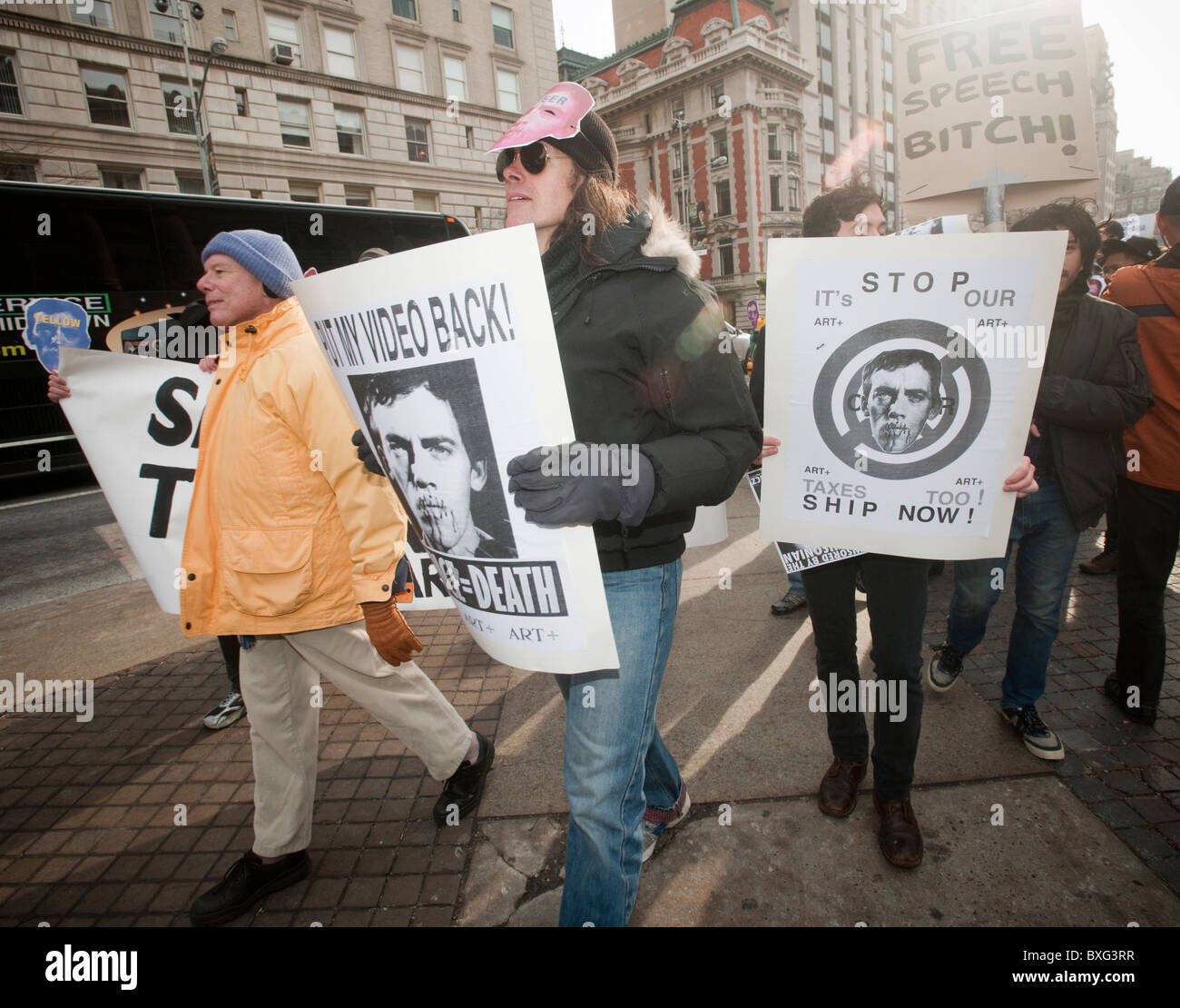 Protesters demonstrate in New York against the Smithsonian Museum ...