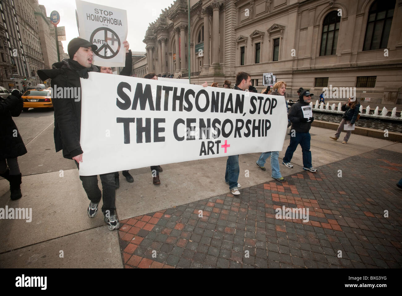 Protesters demonstrate in New York against the Smithsonian Museum ...