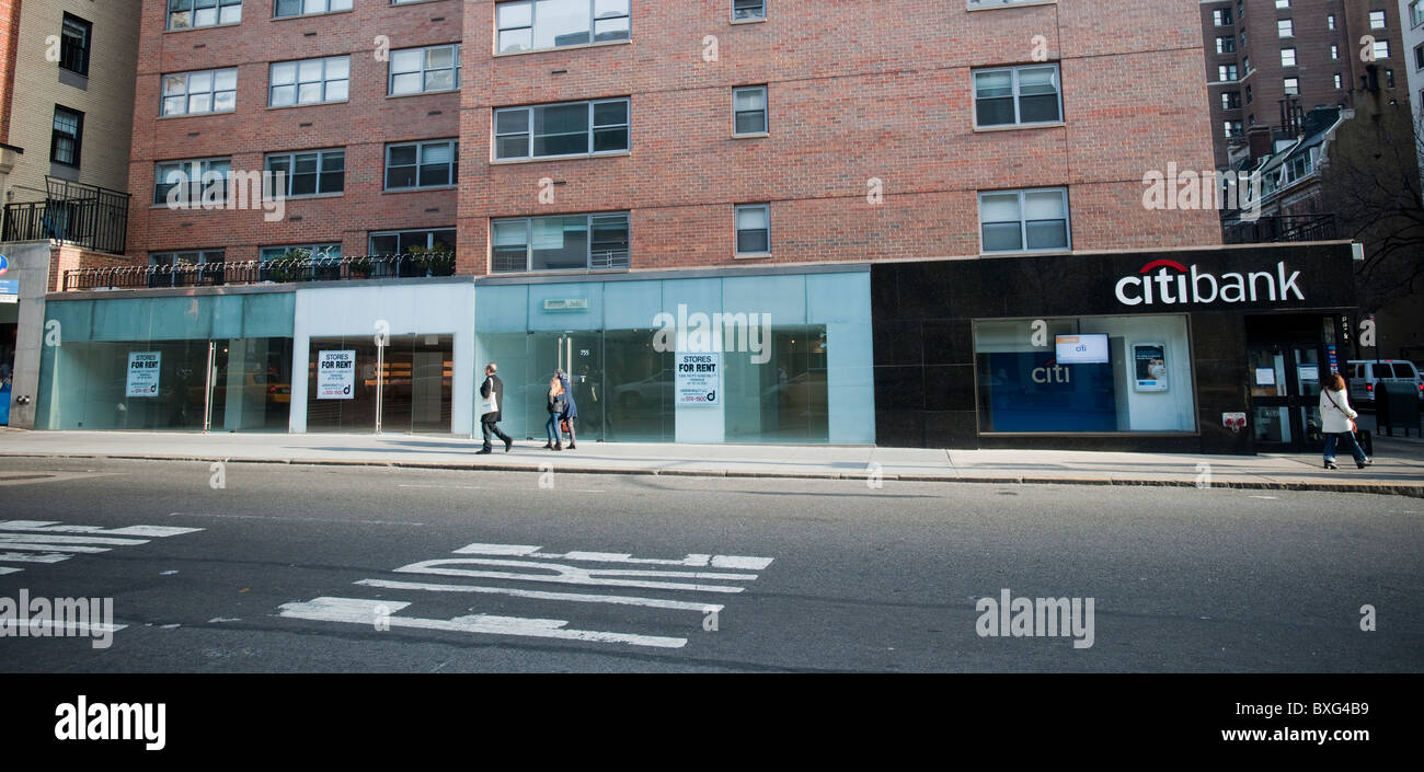 Vacant retail space on Madison Avenue in New York Stock Photo - Alamy