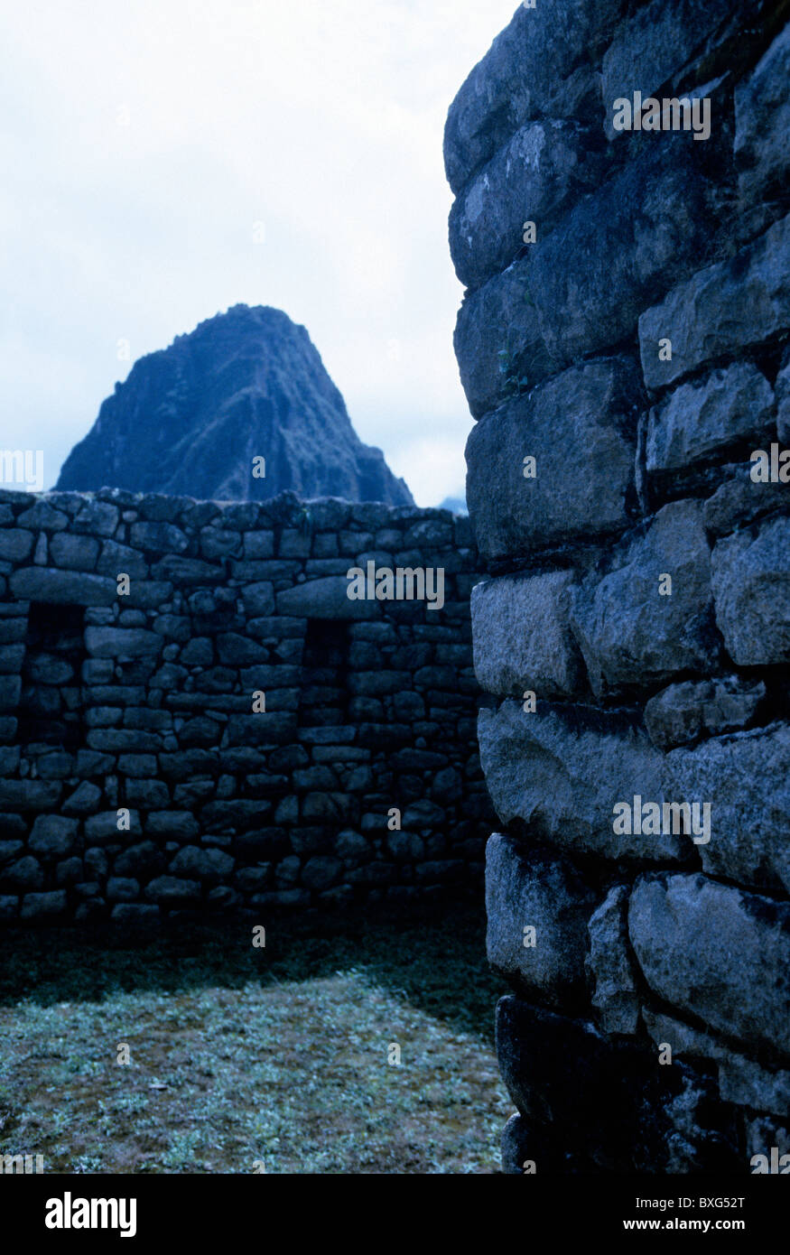 Peru hut inca sacred valley hi-res stock photography and images - Alamy