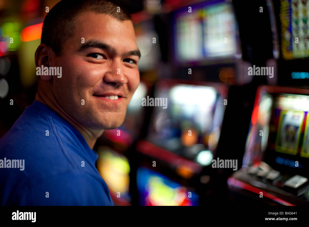 Native american man hi-res stock photography and images - Alamy