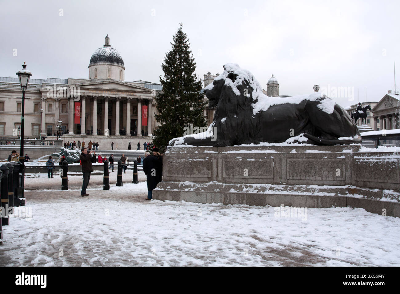 Winter Snowfall - Trafalgar Square - London Stock Photo - Alamy