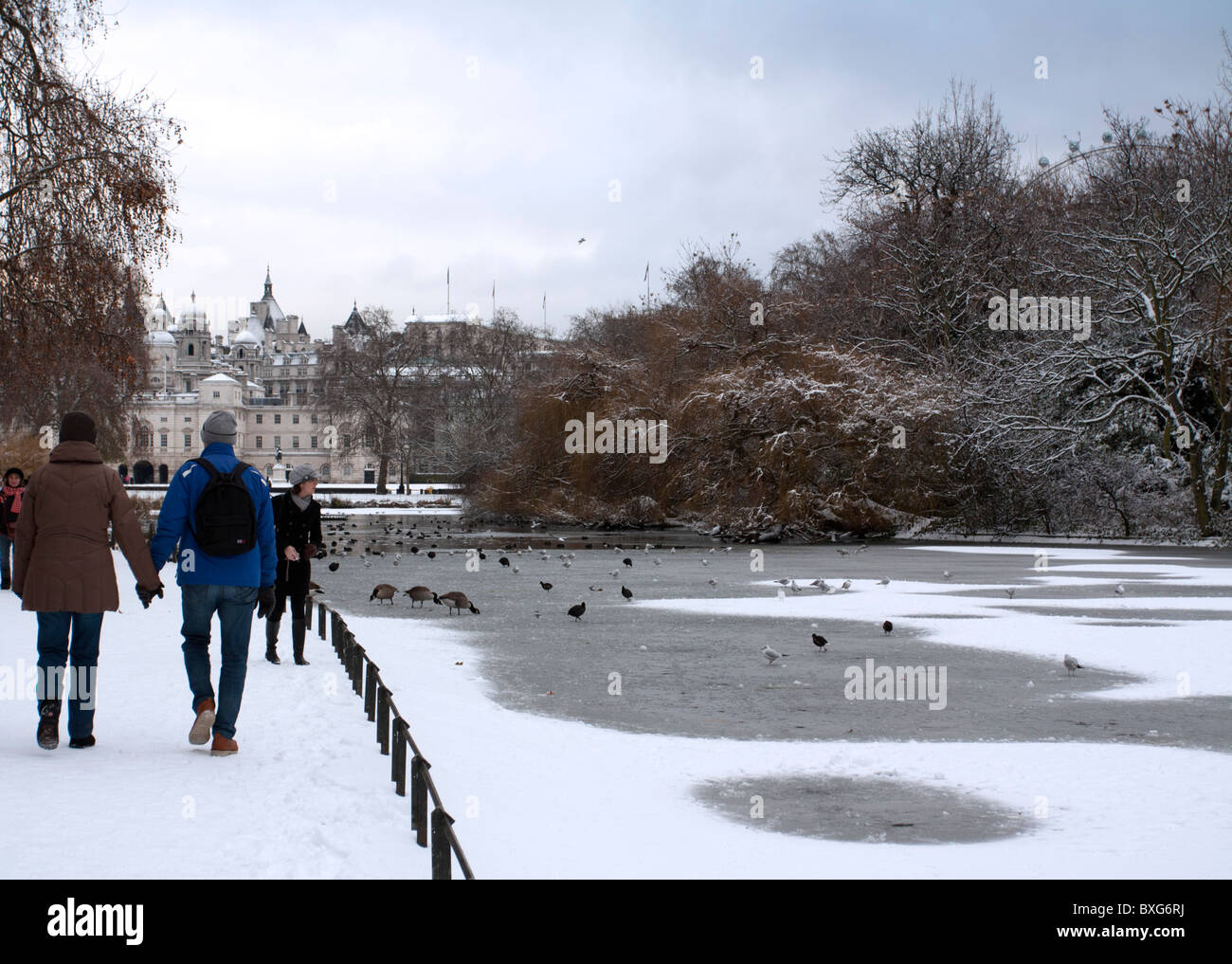 St james park london winter hi-res stock photography and images - Alamy