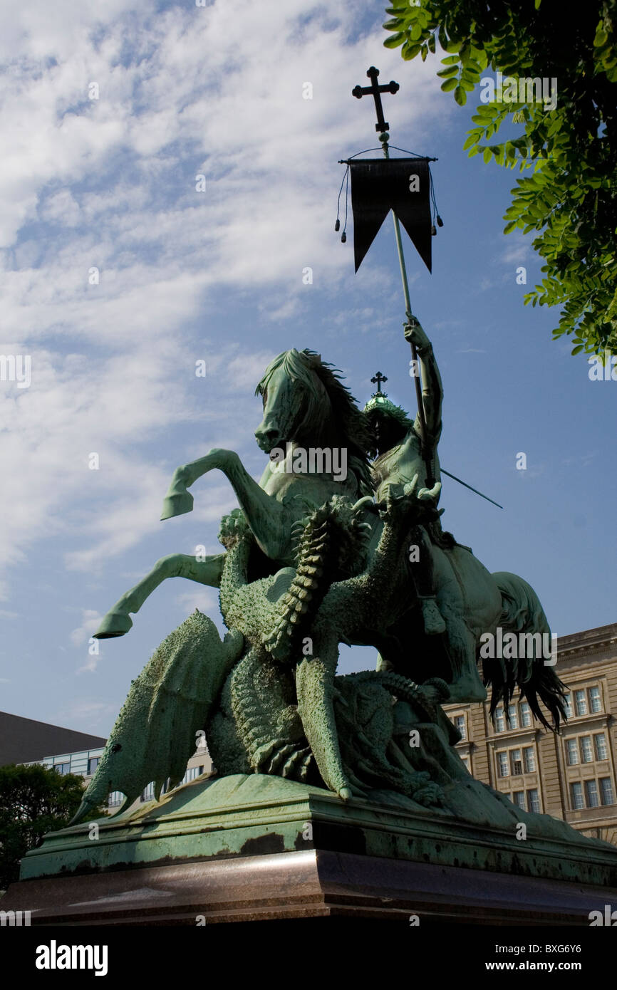 St George Fighting the Dragon Statue (Slayer of the Dragon). sculptor ...