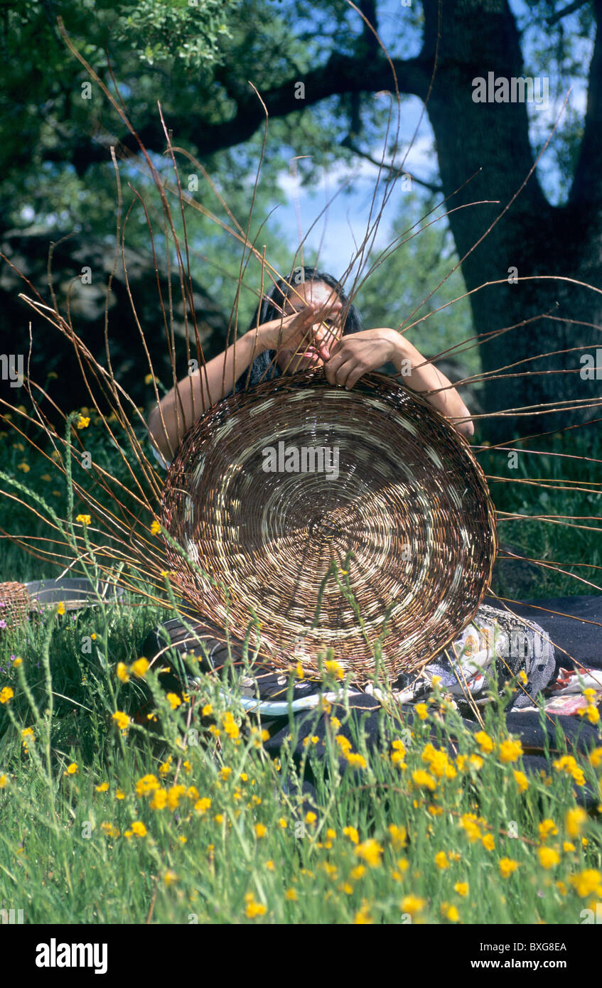 American indian weaving baskets hi-res stock photography and images - Alamy