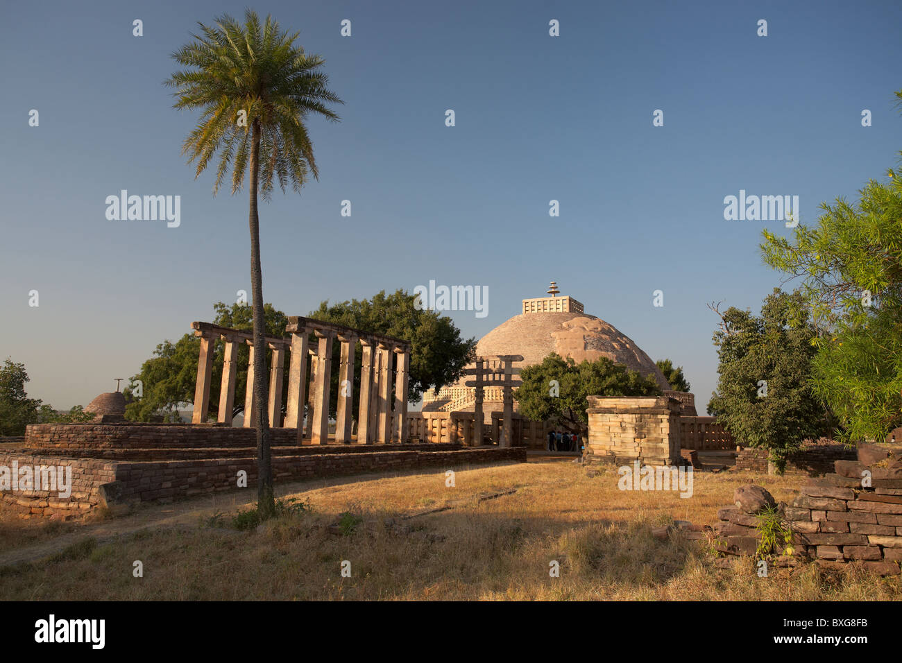 Temple 18 Chaitya and Great Stupa, Sanchi, India, UNESCO site Stock ...