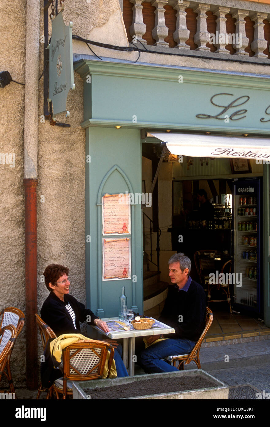 French people, couple, tourists, outdoor restaurant, French food ...