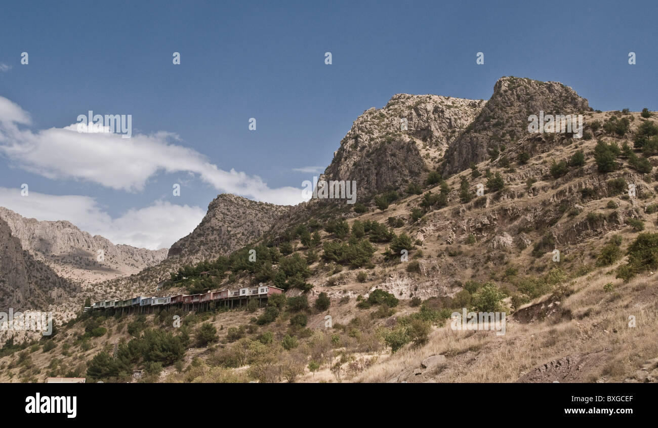 Homes on the outskirts of the towns of Sulav and Amedi (Amadiya), near ...