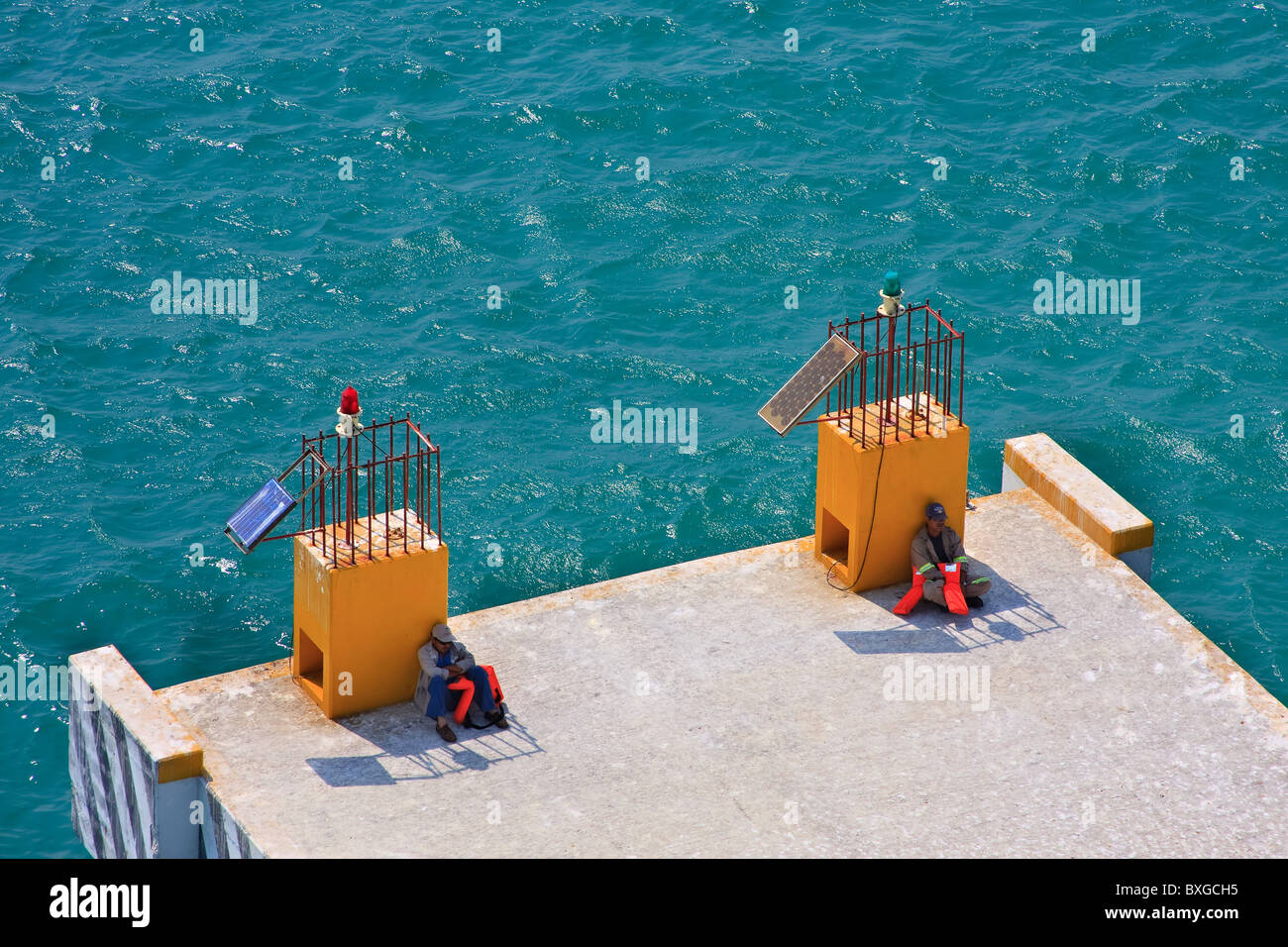 Dock workers hi-res stock photography and images - Alamy