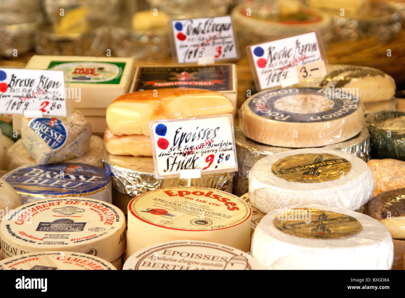 Market stand with Cheese at the Viktualienmarkt Stock Photo - Alamy