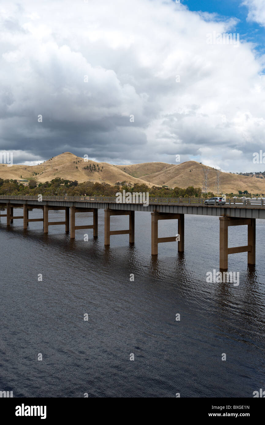 A walk bridge over Bonnie Doon Victoria Australia Stock Photo - Alamy