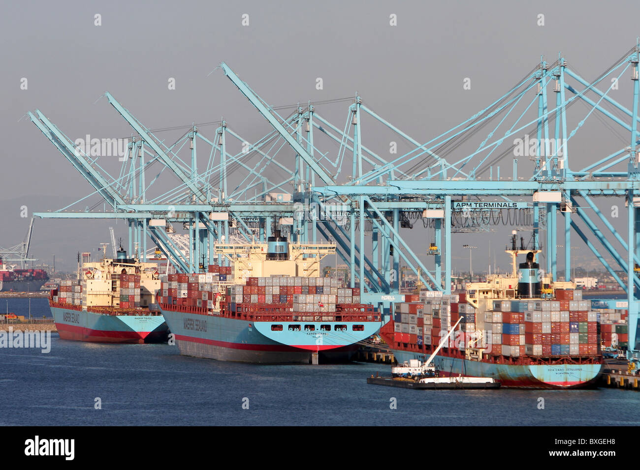 Busy Container berths at port of Los Angeles USA Stock Photo - Alamy
